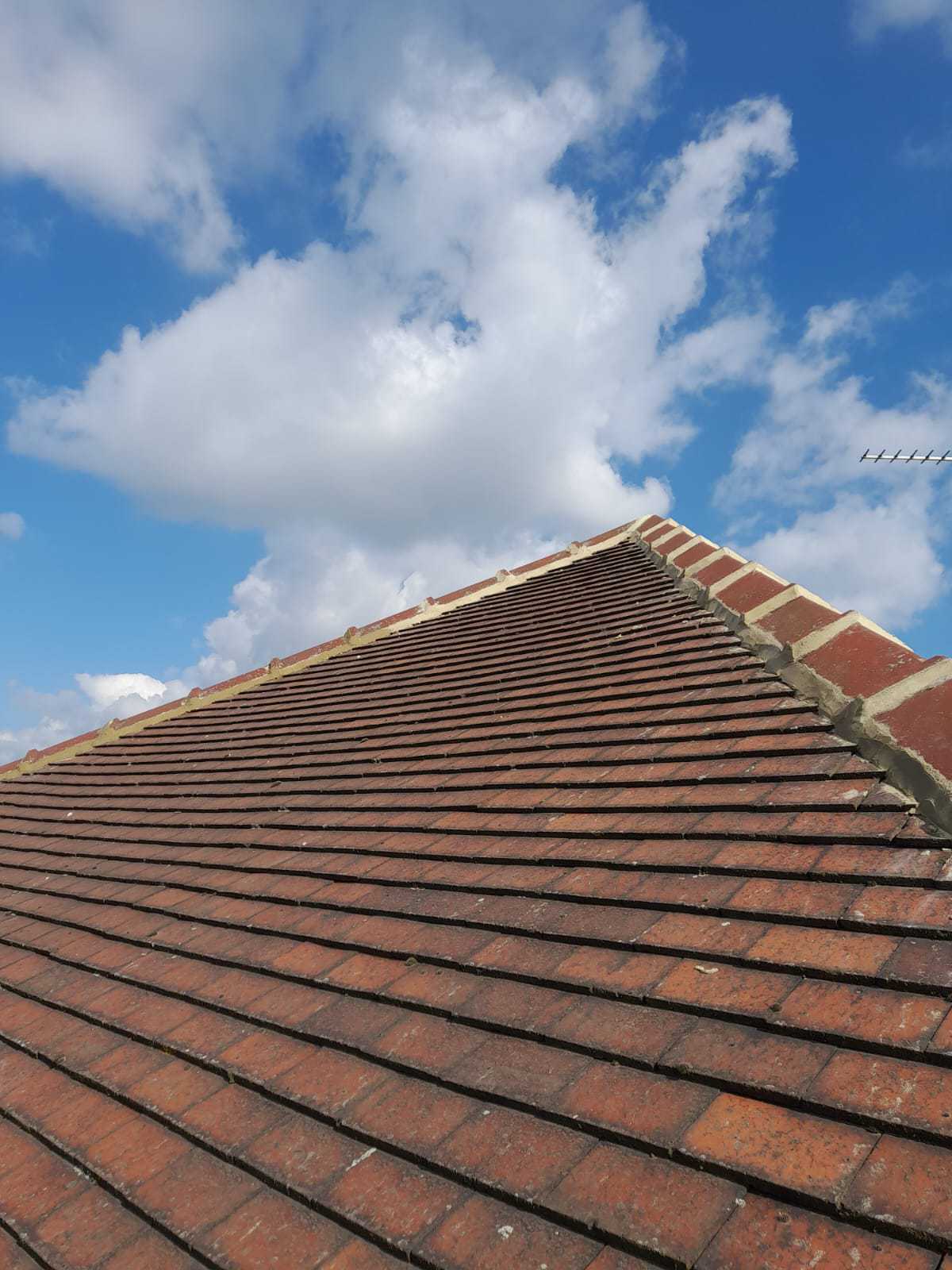 Ridge Tile Repair & Ridge Tile Replacement Leeds & Surrounding